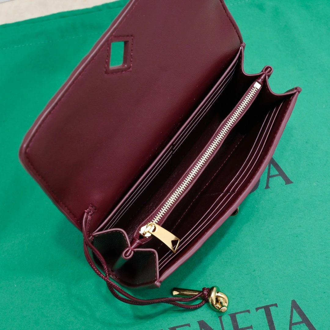 Factory-made Bottega Veneta Clutch Bags