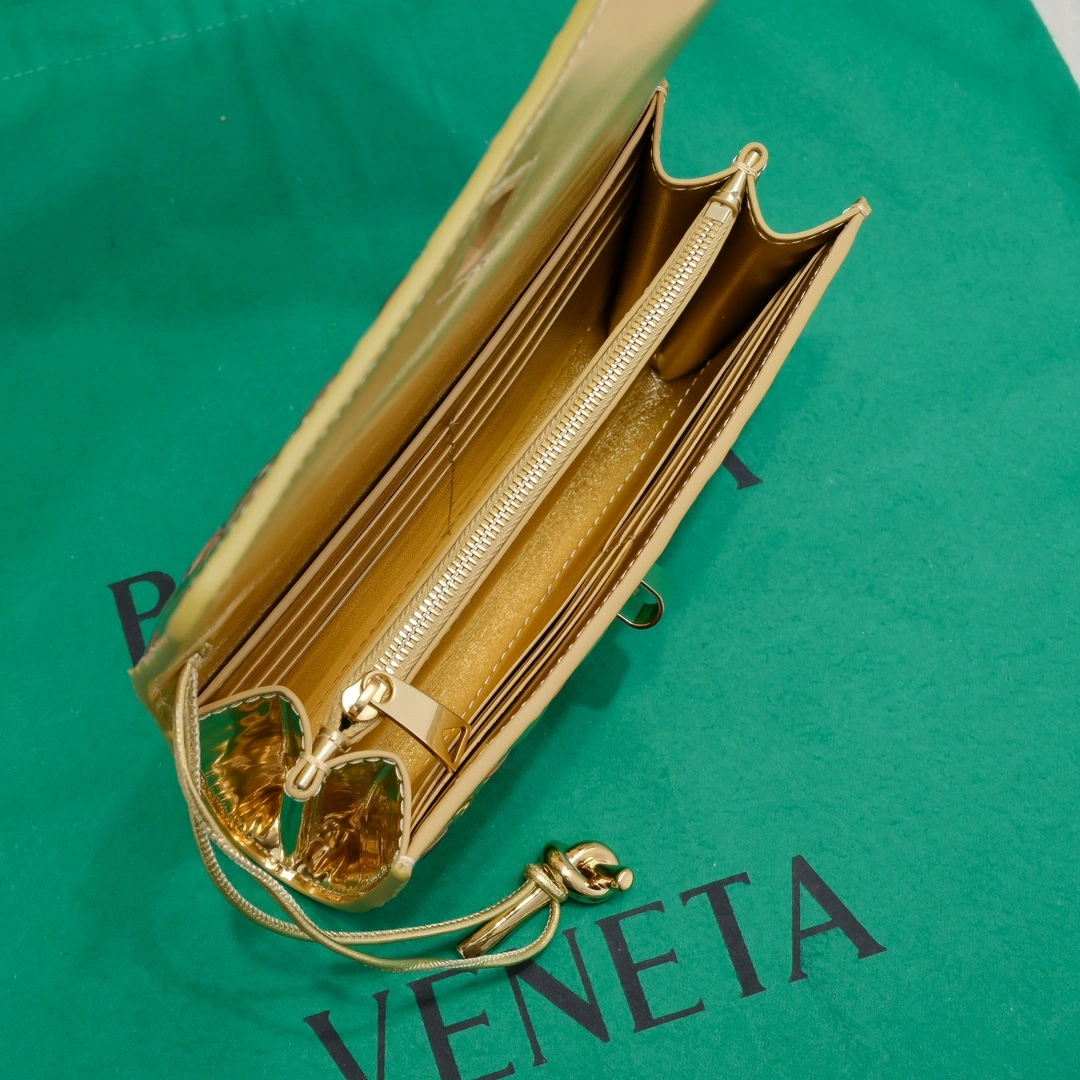 High fidelity Bottega Veneta Clutch Bags
