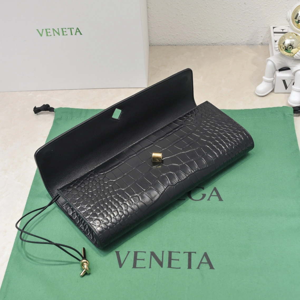 Brand-authenticated Bottega Veneta Clutch Bags