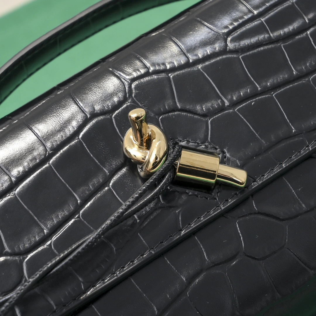 Brand-authenticated Bottega Veneta Clutch Bags