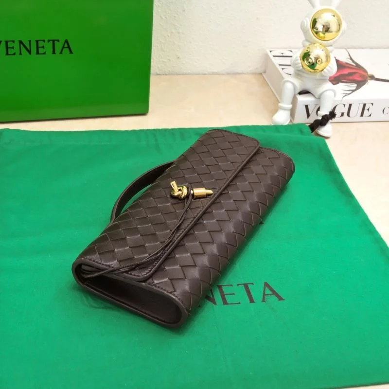 Official Bottega Veneta Clutch Bags