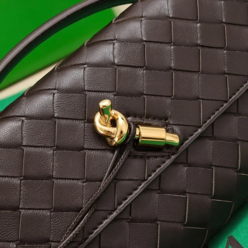 Official Bottega Veneta Clutch Bags