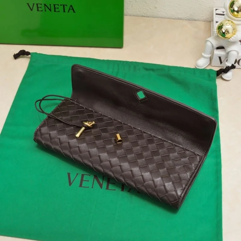 Official Bottega Veneta Clutch Bags