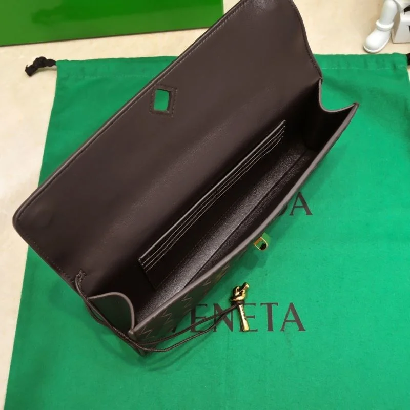 Official Bottega Veneta Clutch Bags