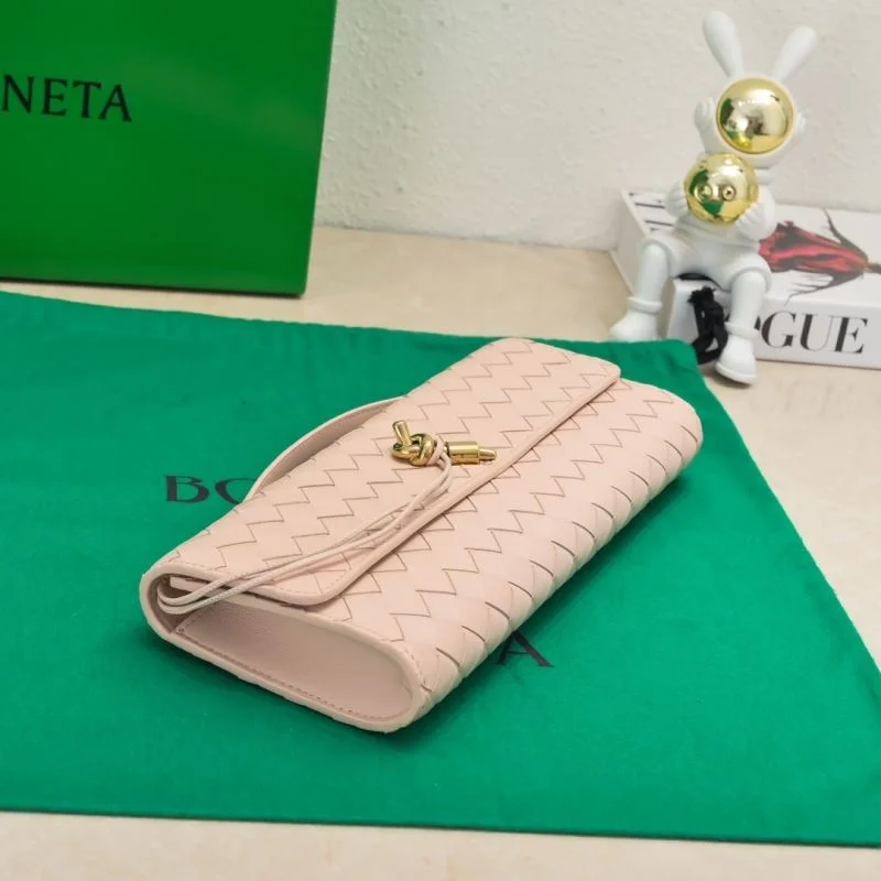 Brand-authenticated Bottega Veneta Clutch Bags