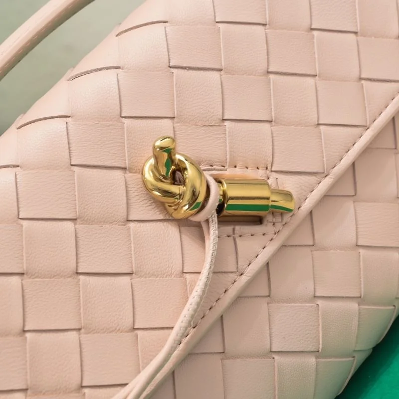 Brand-authenticated Bottega Veneta Clutch Bags