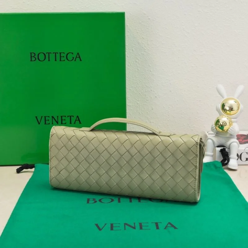 Bargain Bottega Veneta Clutch Bags