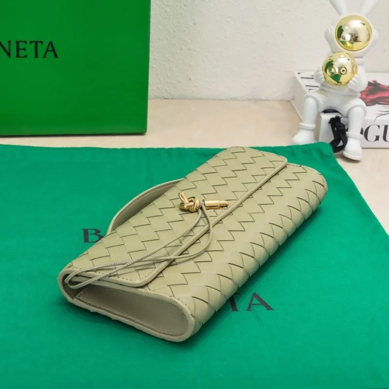 Bargain Bottega Veneta Clutch Bags