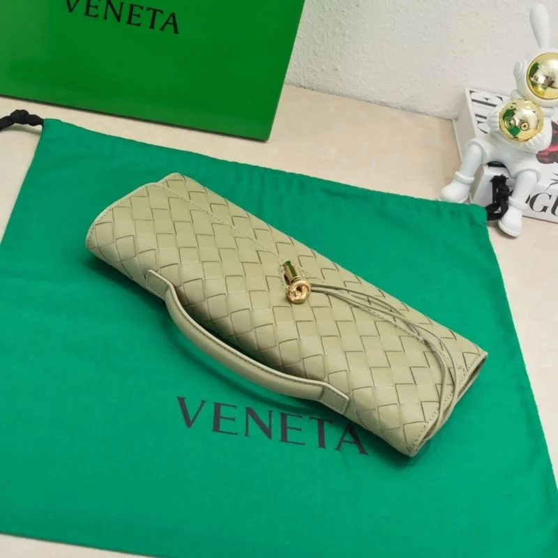 Bargain Bottega Veneta Clutch Bags