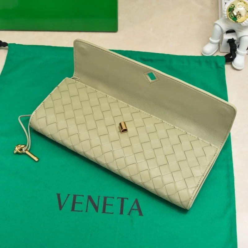 Bargain Bottega Veneta Clutch Bags