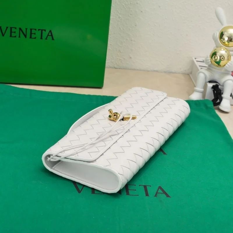 Real Bottega Veneta Clutch Bags