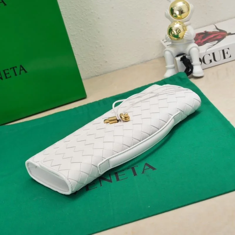Real Bottega Veneta Clutch Bags