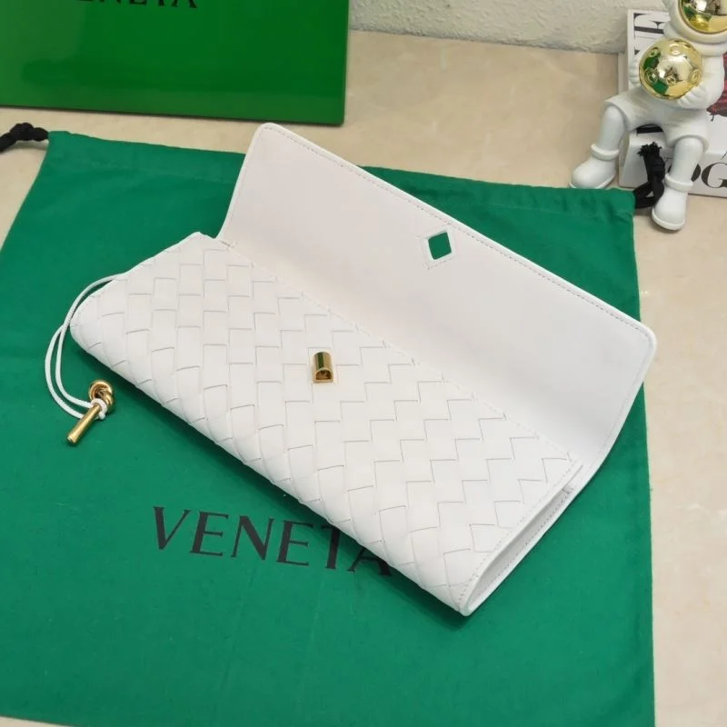 Real Bottega Veneta Clutch Bags
