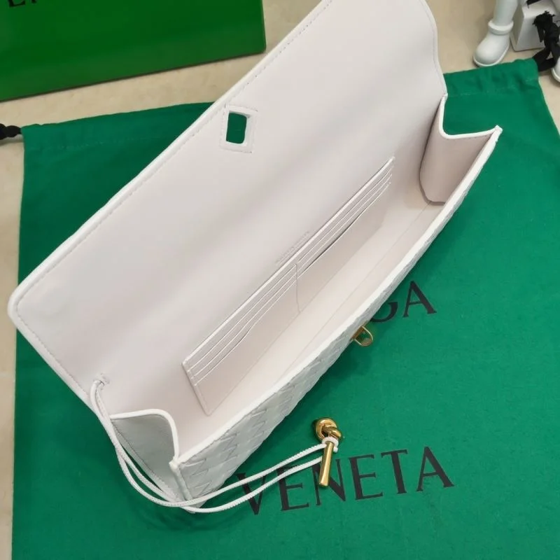 Real Bottega Veneta Clutch Bags