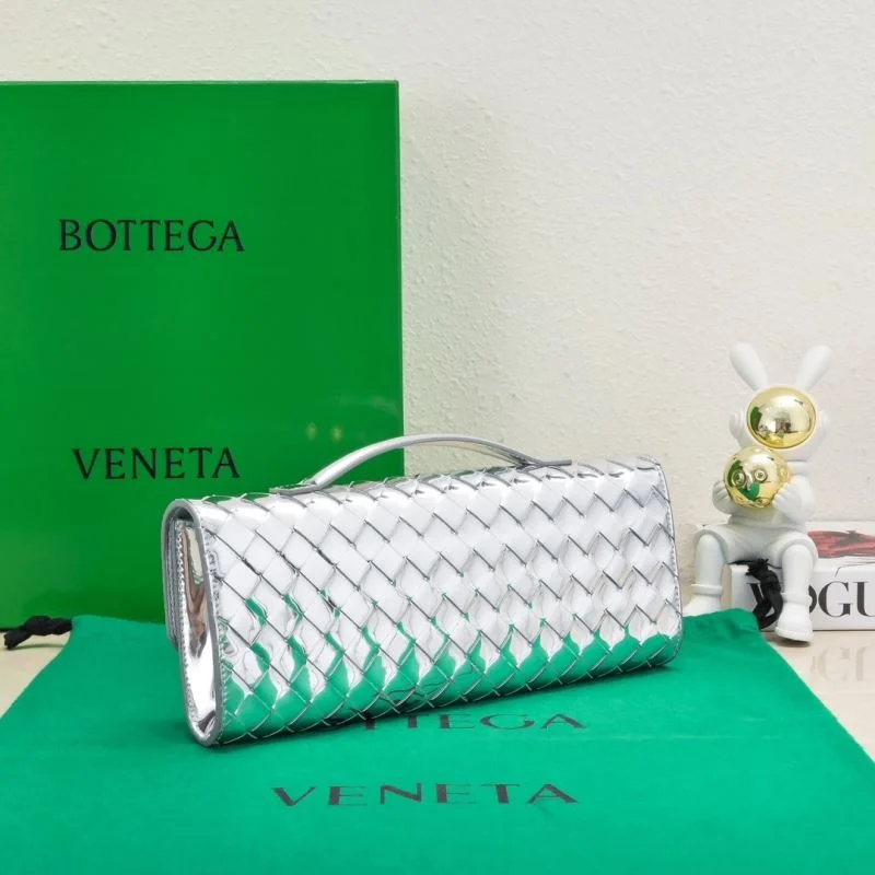 Bargain Bottega Veneta Clutch Bags