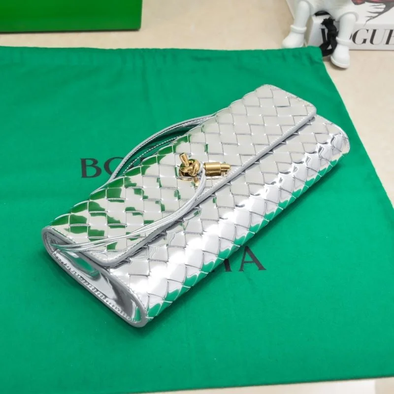 Bargain Bottega Veneta Clutch Bags