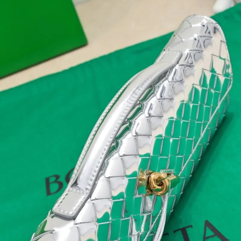 Bargain Bottega Veneta Clutch Bags