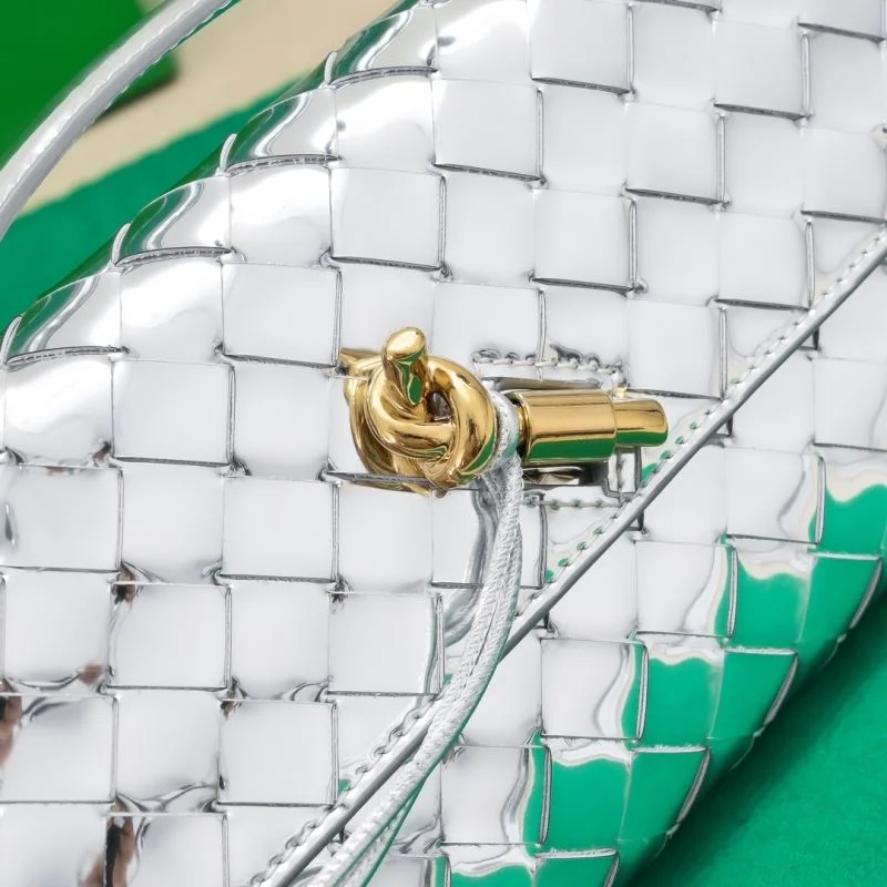 Bargain Bottega Veneta Clutch Bags