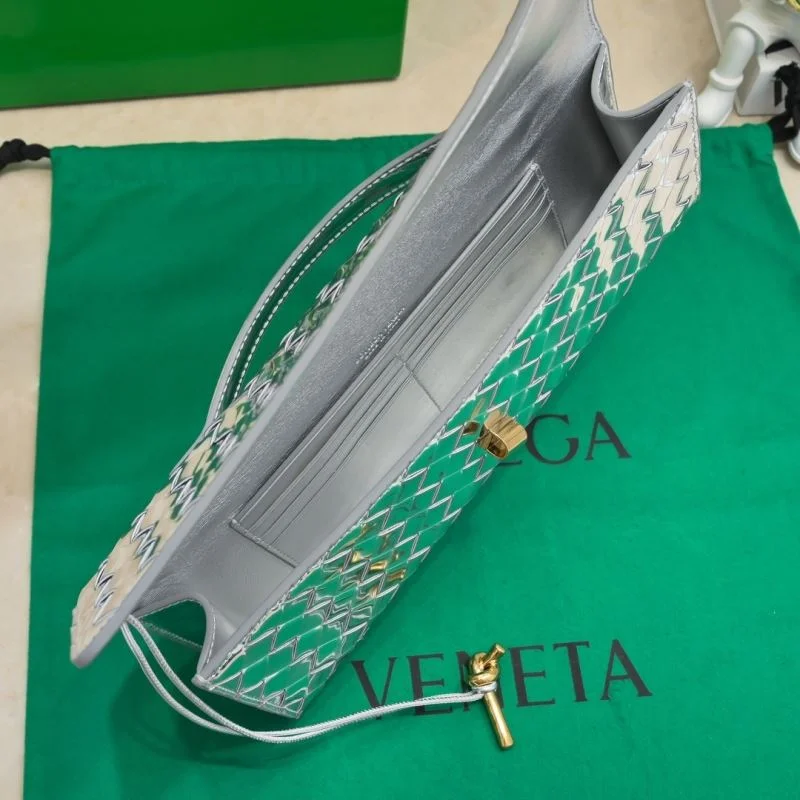 Bargain Bottega Veneta Clutch Bags