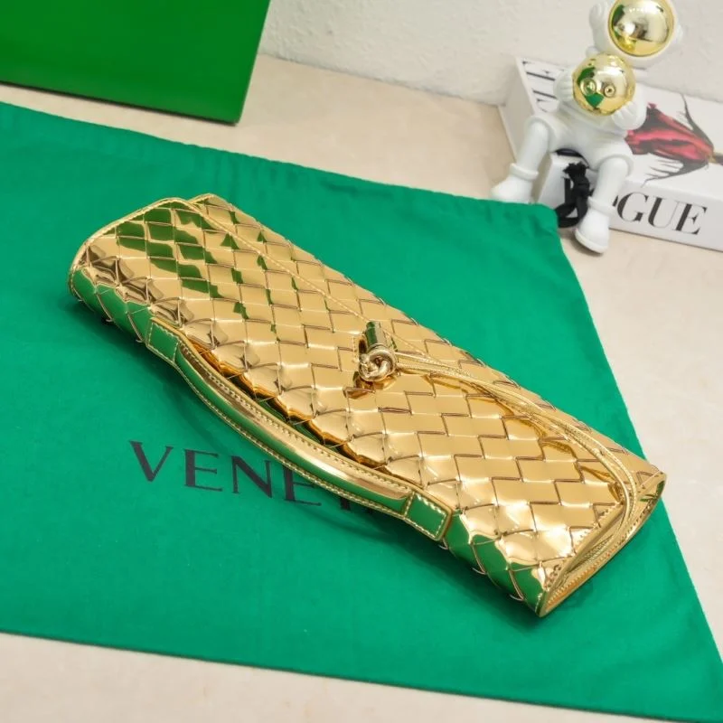 Inexpensive Bottega Veneta Clutch Bags