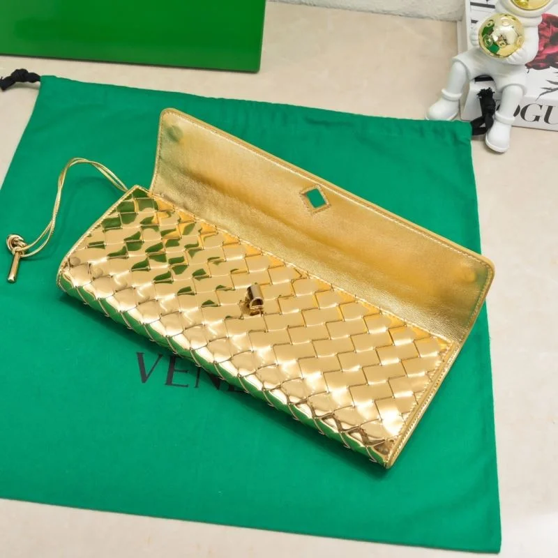 Inexpensive Bottega Veneta Clutch Bags