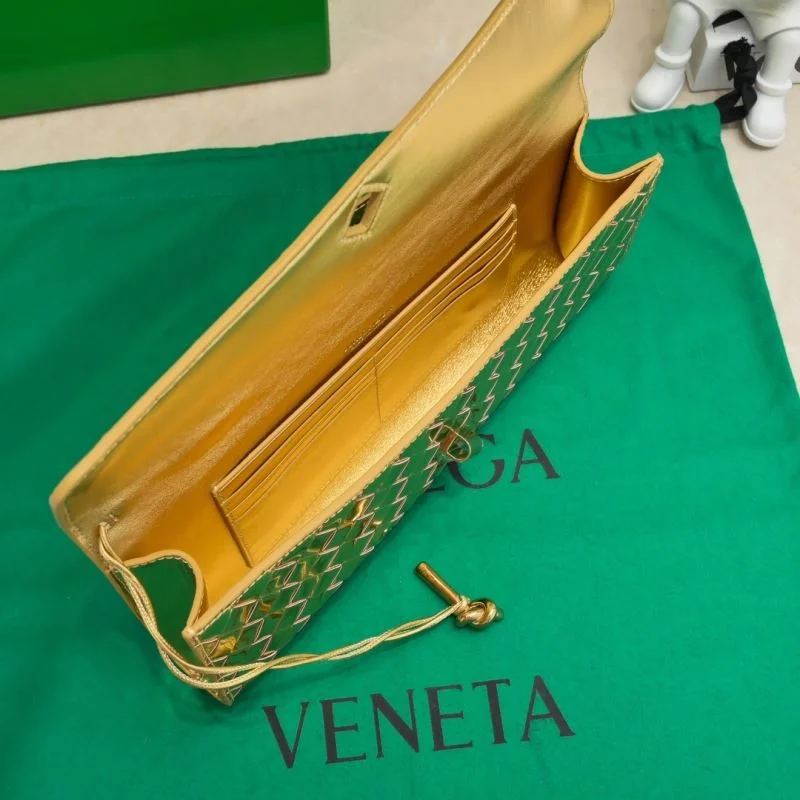 Inexpensive Bottega Veneta Clutch Bags