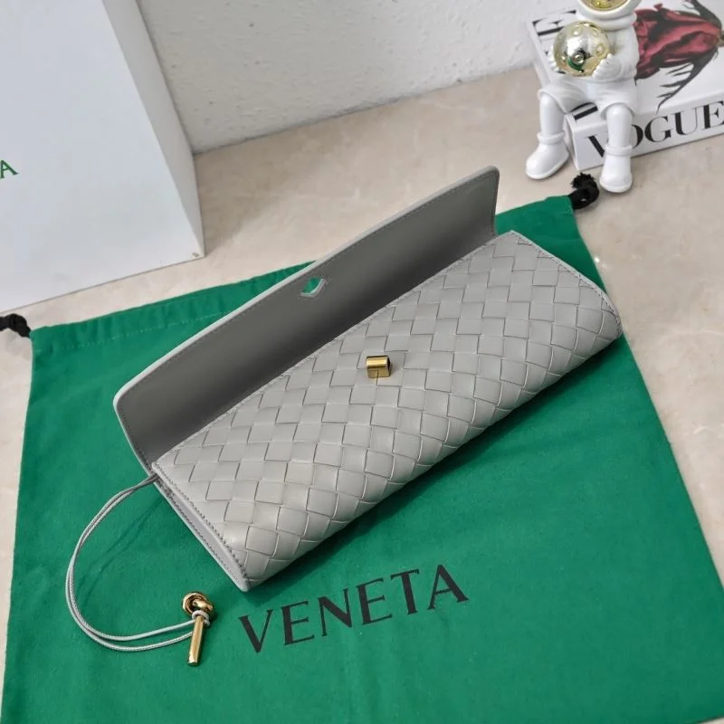 Legit Bottega Veneta Clutch Bags