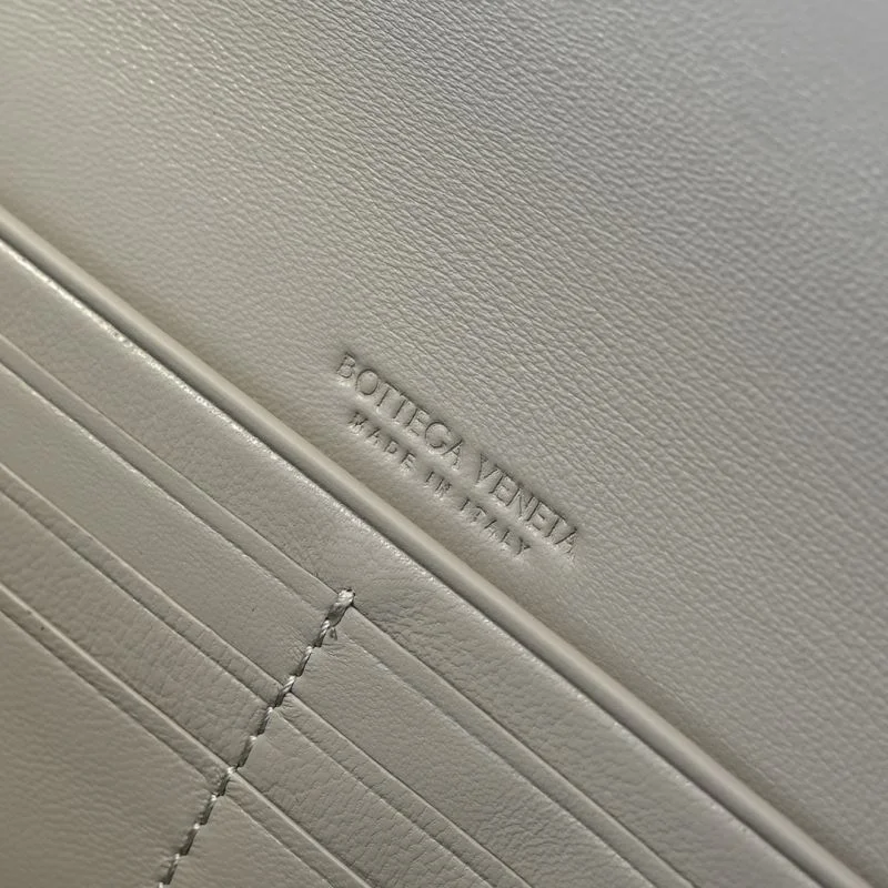 Legit Bottega Veneta Clutch Bags