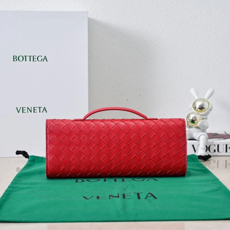 Real Bottega Veneta Clutch Bags