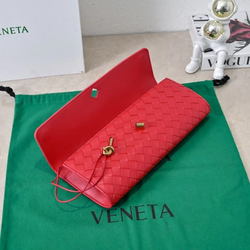 Real Bottega Veneta Clutch Bags