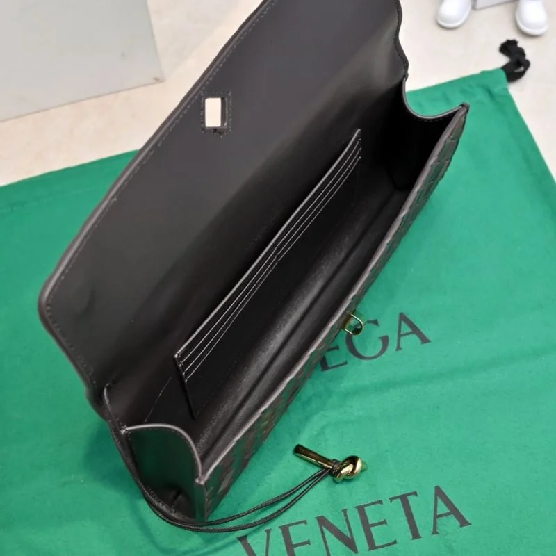 Inexpensive Bottega Veneta Clutch Bags