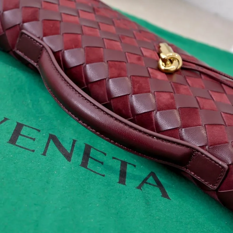 Official Bottega Veneta Clutch Bags