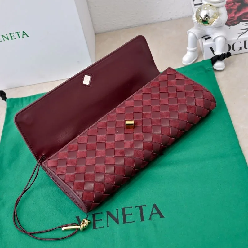 Official Bottega Veneta Clutch Bags