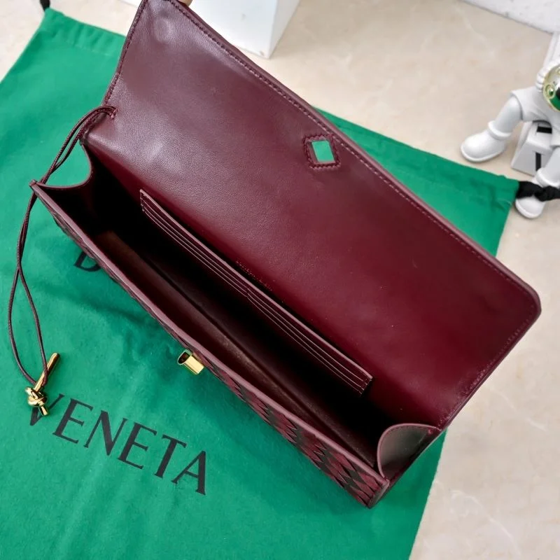 Official Bottega Veneta Clutch Bags
