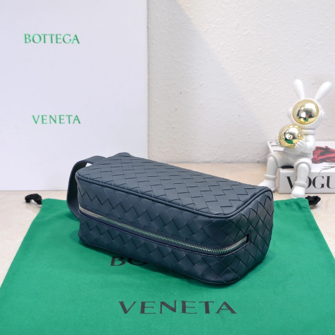 Economical Bottega Veneta Cosmetic Bags