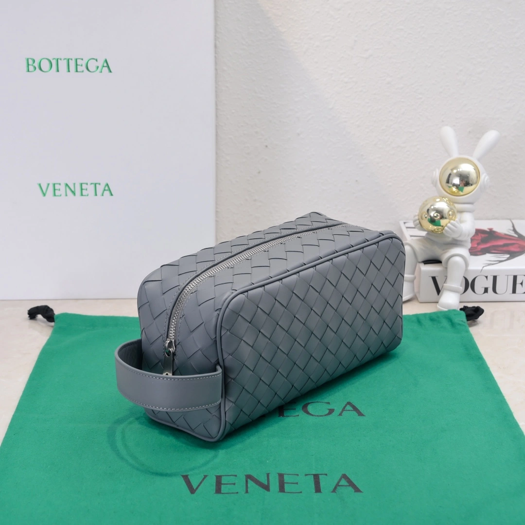 Reasonably priced Bottega Veneta Cosmetic Bags