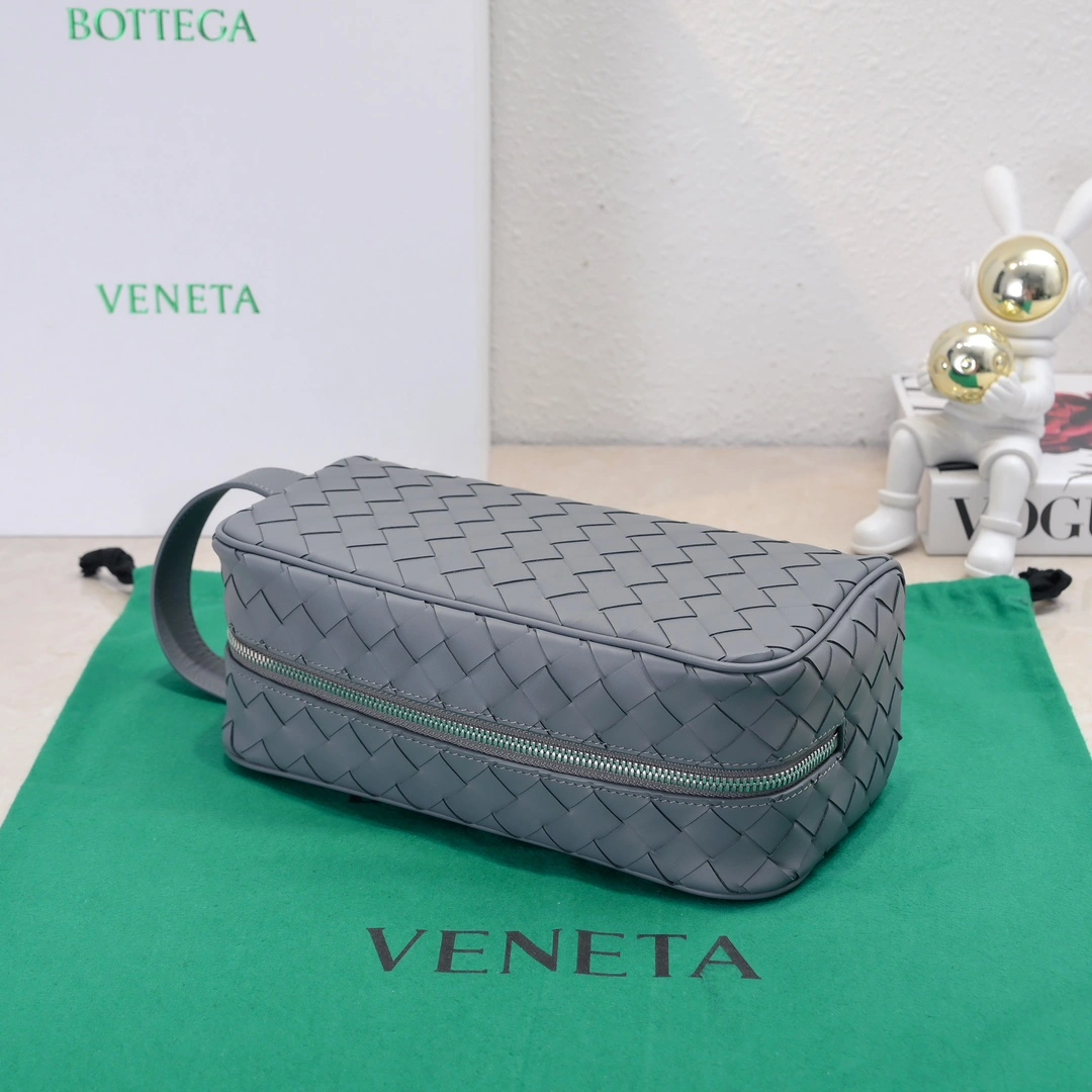 Reasonably priced Bottega Veneta Cosmetic Bags