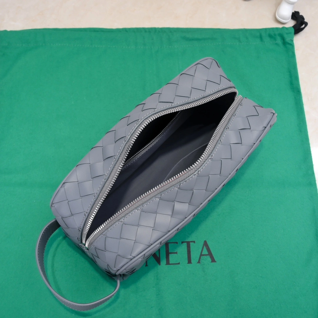 Reasonably priced Bottega Veneta Cosmetic Bags