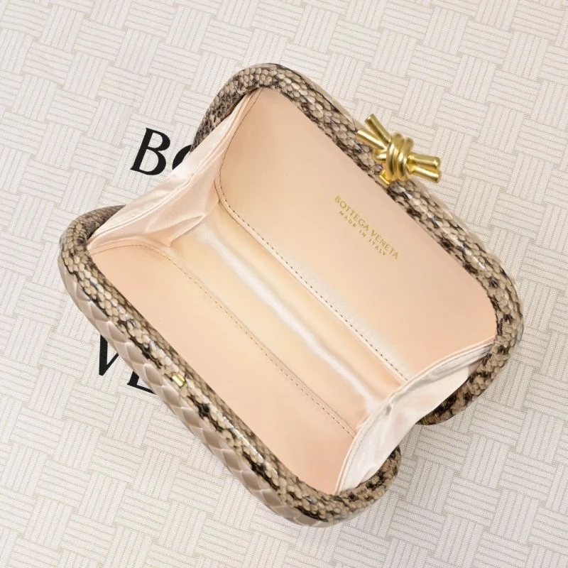 Inexpensive Bottega Veneta Cosmetic Bags