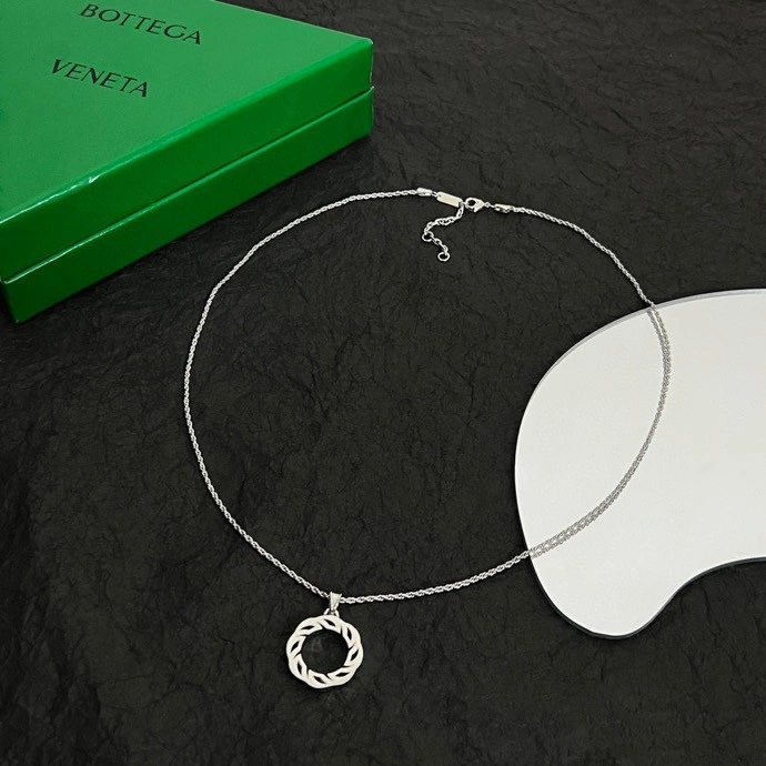 Accurate model Bottega Veneta Necklaces