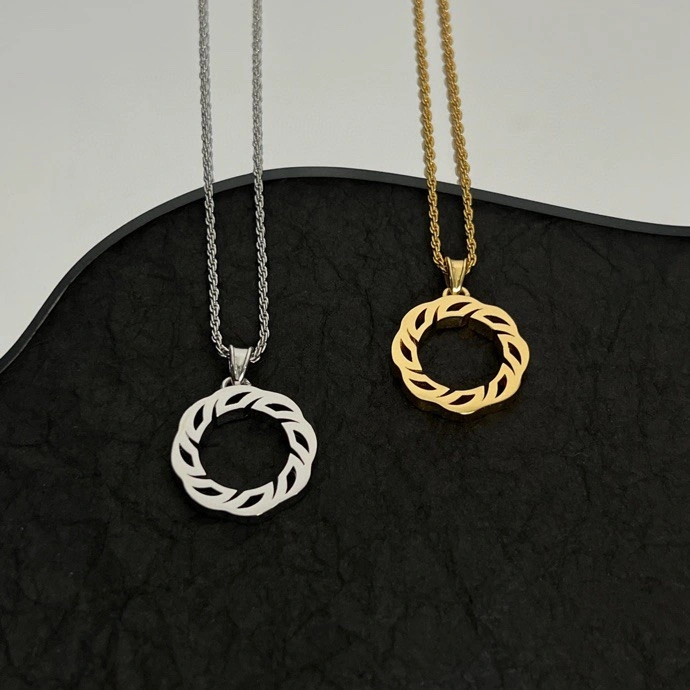 Accurate model Bottega Veneta Necklaces