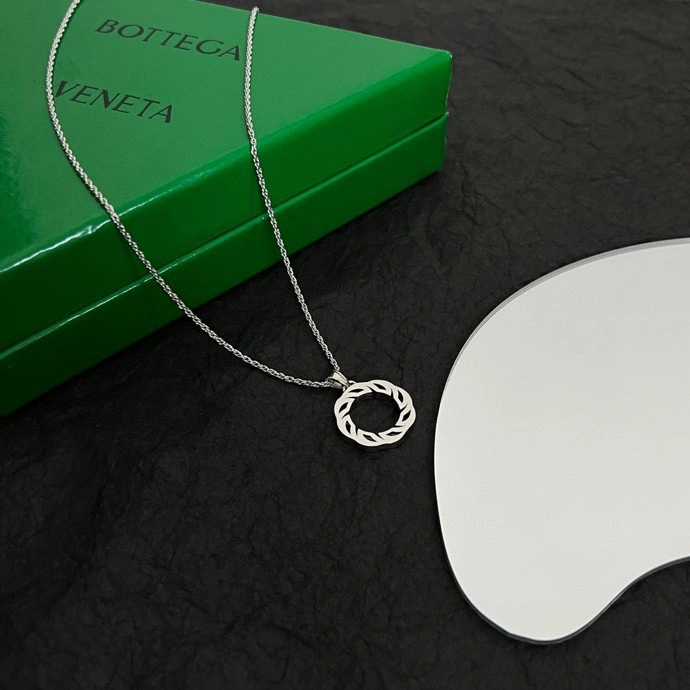 Accurate model Bottega Veneta Necklaces