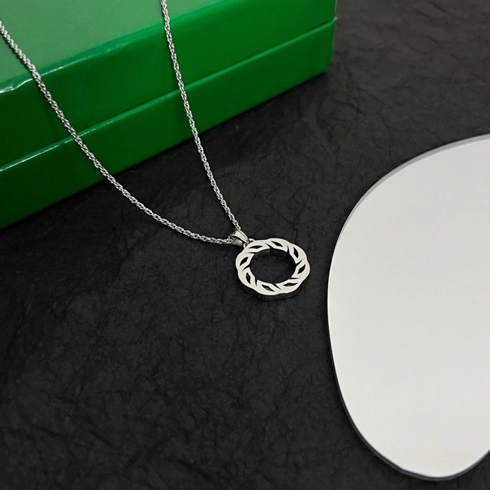 Accurate model Bottega Veneta Necklaces