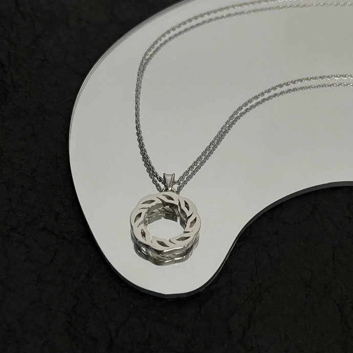 Accurate model Bottega Veneta Necklaces