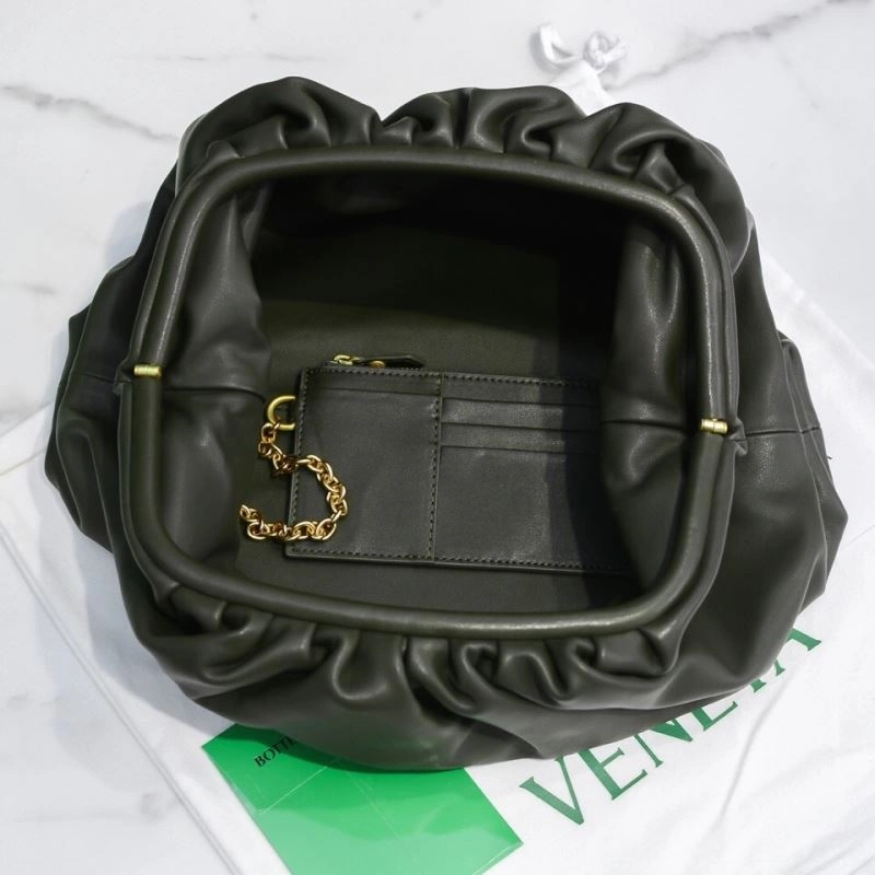 Top mirror Bottega Veneta Pouch Clutch Bags