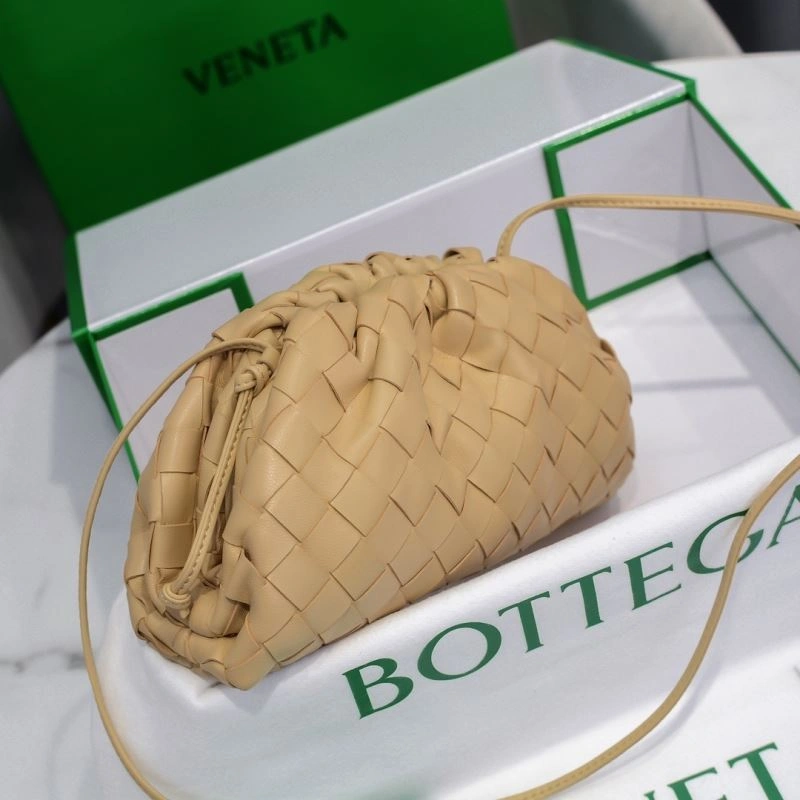 Affordable Bottega Veneta Pouch Clutch Bags