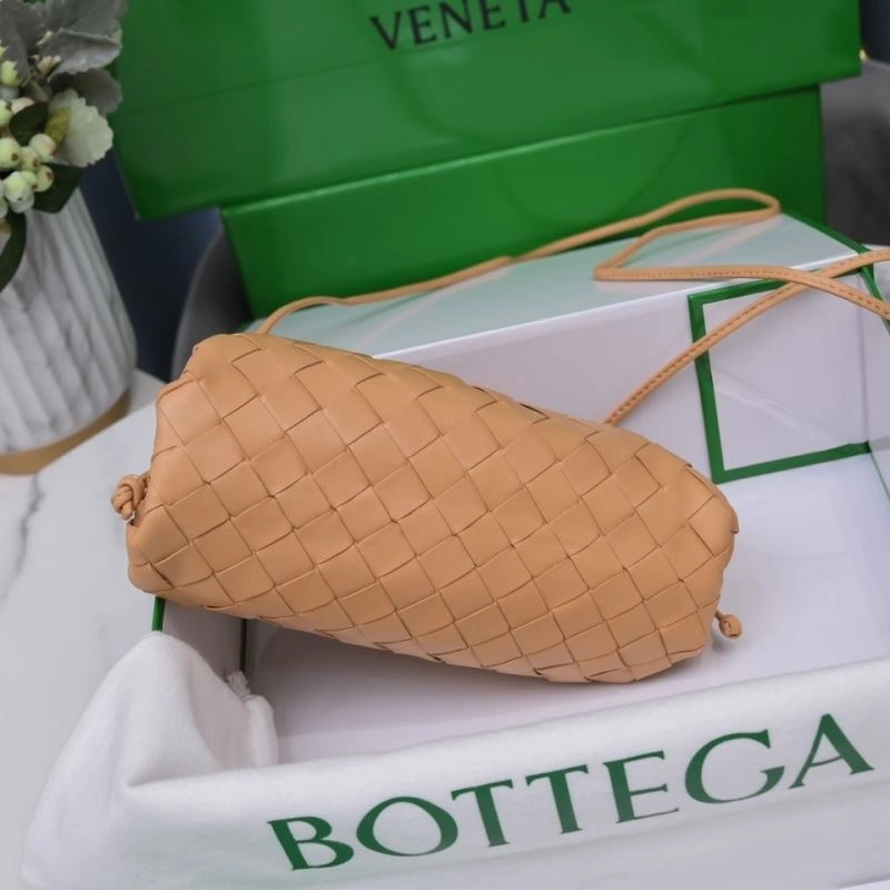 Reasonably priced Bottega Veneta Pouch Clutch Bags