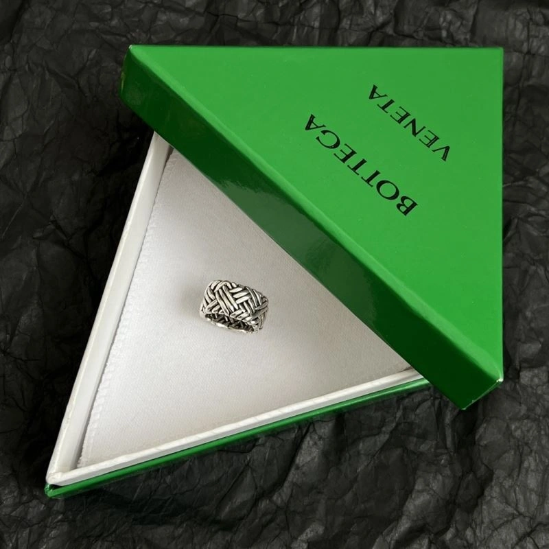 Indistinguishable Bottega Veneta Rings