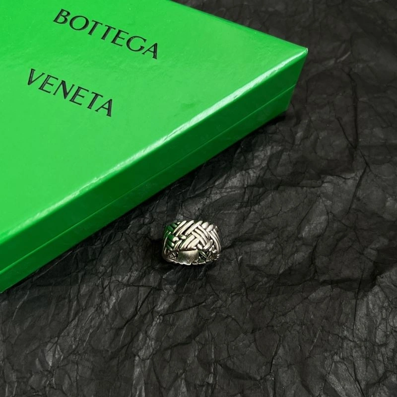 Indistinguishable Bottega Veneta Rings