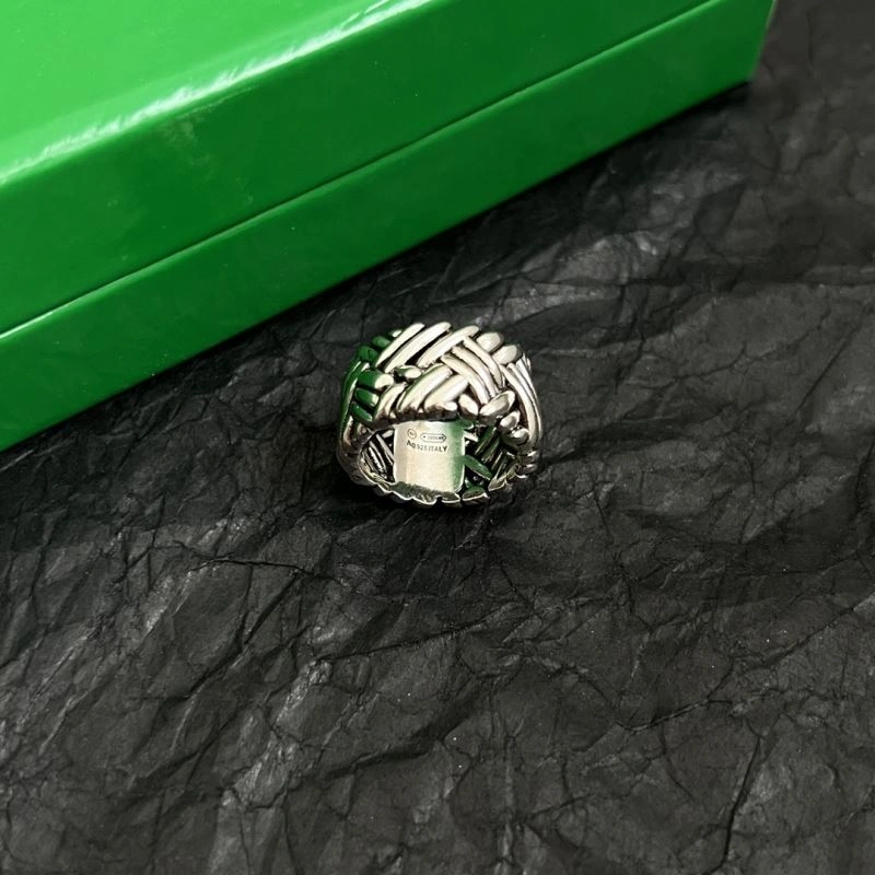 Indistinguishable Bottega Veneta Rings